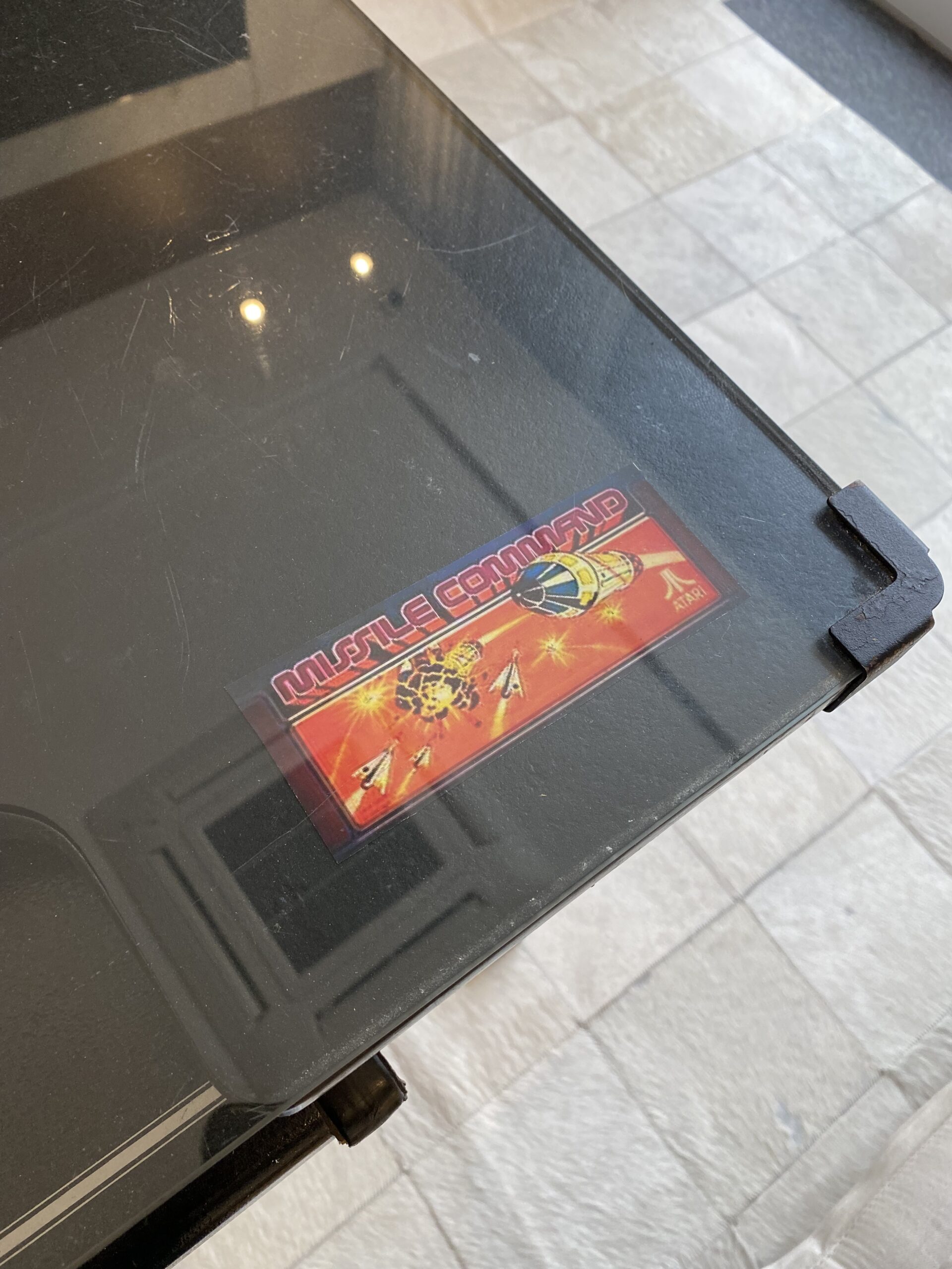 Missile Command #9: O Desafio do Vidro e dos Adesivos - AntonioBorba.com